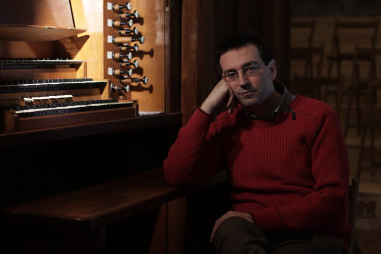 Yves Castagnet, organista titular del órgano de coro de Notre-Dame de ...